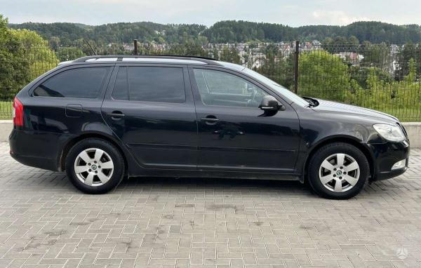 Skoda Octavia 2011 Anykščiai vietnē Melns Skoda Octavia 2011 Anykščiai, ar dzinēja tilpumu 1.60 L un nobraukumu 301 tūkst. km par 2900 €, foto 6 vietnē AUTOMOTO.COM.LV