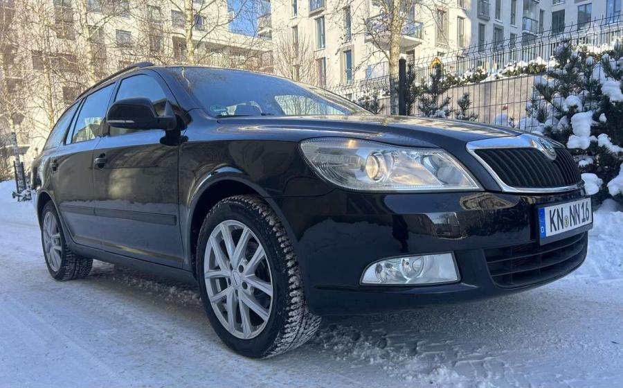 Melns Skoda Octavia 2012 Viļņa, ar dzinēja tilpumu 1.60 L un nobraukumu 223 tūkst. km par 3800 €, foto 3 vietnē AUTOMOTO.COM.LV