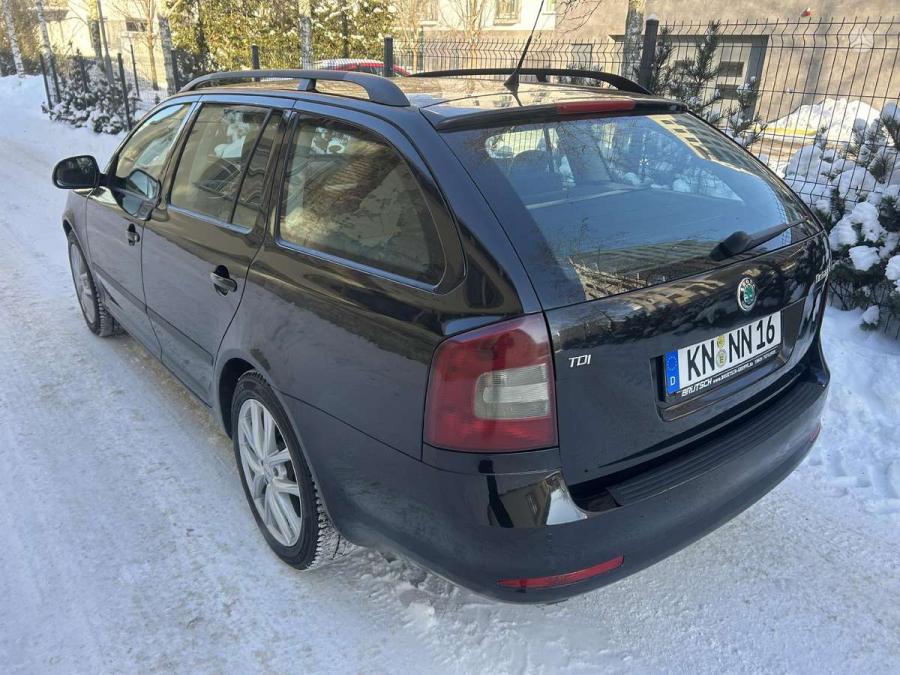 Melns Skoda Octavia 2012 Viļņa, ar dzinēja tilpumu 1.60 L un nobraukumu 223 tūkst. km par 3800 €, foto 12 vietnē AUTOMOTO.COM.LV