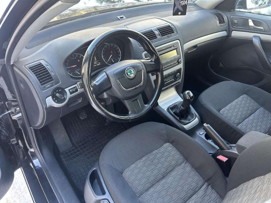 Melns Skoda Octavia 2012 Viļņa, ar dzinēja tilpumu 1.60 L un nobraukumu 223 tūkst. km par 3800 €, foto 23 vietnē AUTOMOTO.COM.LV