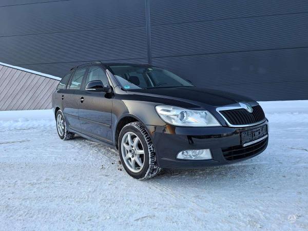 Black Skoda Octavia 2012 in Panevezys, with an engine capacity of 2.00 L and mileage of 282 thousand km for 4450 €, photo 2 on AUTOMOTO.COM.LV