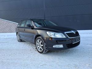 Black Skoda Octavia 2012 in Panevezys, with an engine capacity of 2.00 L and mileage of 282 thousand km for 4450 €, photo 2 on AUTOMOTO.COM.LV