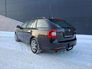 Black Skoda Octavia 2012 in Panevezys, with an engine capacity of 2.00 L and mileage of 282 thousand km for 4450 €, photo 4 on AUTOMOTO.COM.LV