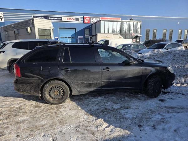 Melns Skoda Octavia 2012 Kauņa, ar dzinēja tilpumu 1.60 L un nobraukumu 240 tūkst. km par 5800 €, foto 1 vietnē AUTOMOTO.COM.LV