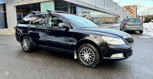 Black Skoda Octavia 2012 in Vilnius, with an engine capacity of 1.60 L and mileage of 272 thousand km for 4200 €, photo 2 on AUTOMOTO.COM.LV