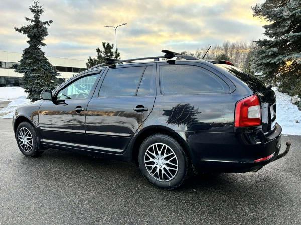 Black Skoda Octavia 2012 in Vilnius, with an engine capacity of 1.60 L and mileage of 272 thousand km for 4200 €, photo 3 on AUTOMOTO.COM.LV