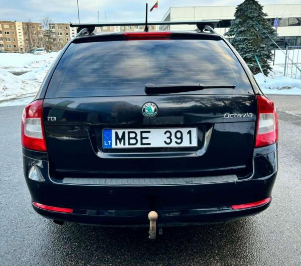 Black Skoda Octavia 2012 in Vilnius, with an engine capacity of 1.60 L and mileage of 272 thousand km for 4200 €, photo 4 on AUTOMOTO.COM.LV