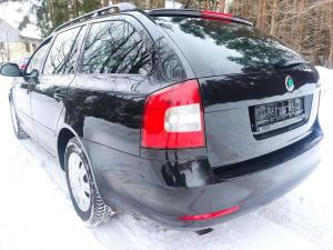 Black Skoda Octavia 2012 in Utena, with an engine capacity of 1.97 L and mileage of 333 thousand km for 4500 €, photo 2 on AUTOMOTO.COM.LV