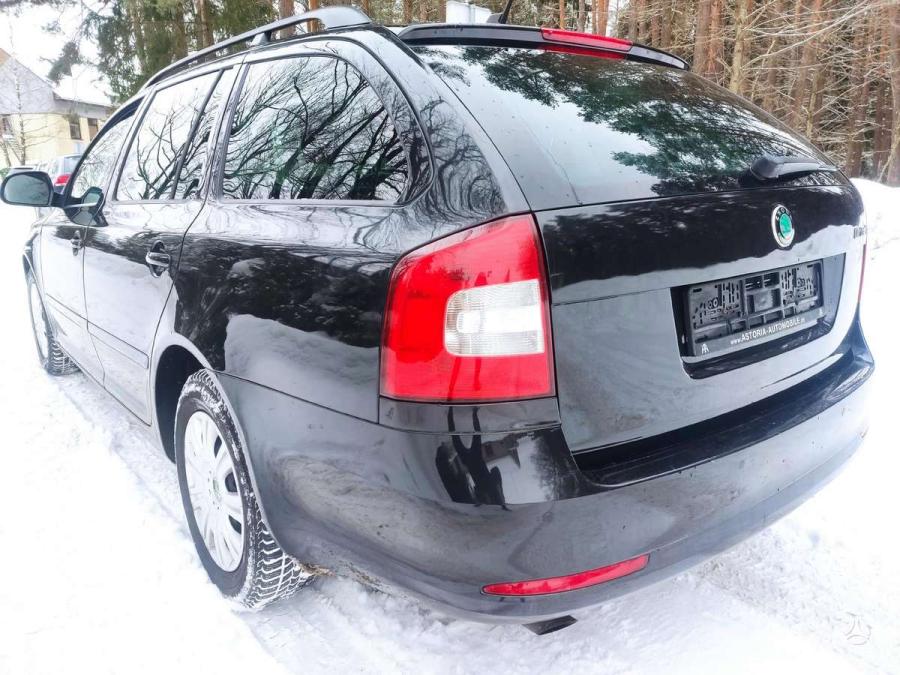 Black Skoda Octavia 2012 in Utena, with an engine capacity of 1.97 L and mileage of 333 thousand km for 4500 €, photo 2 on AUTOMOTO.COM.LV