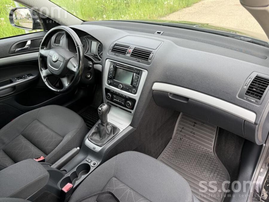 Black Skoda Octavia 2012 in Ludza, with an engine capacity of 1.60 L and mileage of 0 thousand km for 4650 €, photo 16 on AUTOMOTO.COM.LV