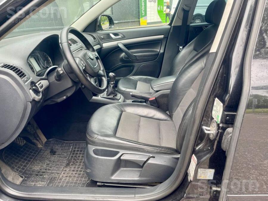 Black Skoda Octavia 2012 in Riga, with an engine capacity of 1.60 L and mileage of 310 thousand km for 2650 €, photo 6 on AUTOMOTO.COM.LV