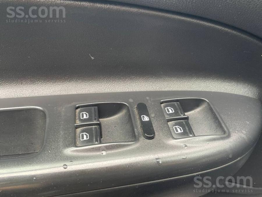 Black Skoda Octavia 2012 in Riga, with an engine capacity of 1.60 L and mileage of 310 thousand km for 2650 €, photo 11 on AUTOMOTO.COM.LV