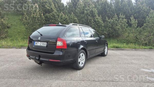 Black Skoda Octavia 2012 in Talsi, with an engine capacity of 2.00 L and mileage of 309 thousand km for 4200 €, photo 3 on AUTOMOTO.COM.LV