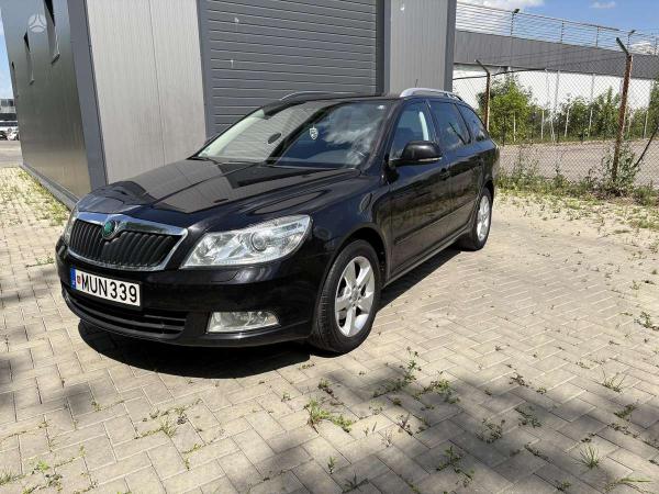 Черный Шкода Октавия 2012 в Каунас, объемом двигателя 1.60 л и пробегом 382 тыс. км за 4350 €, фото 1 на AUTOMOTO.COM.LV