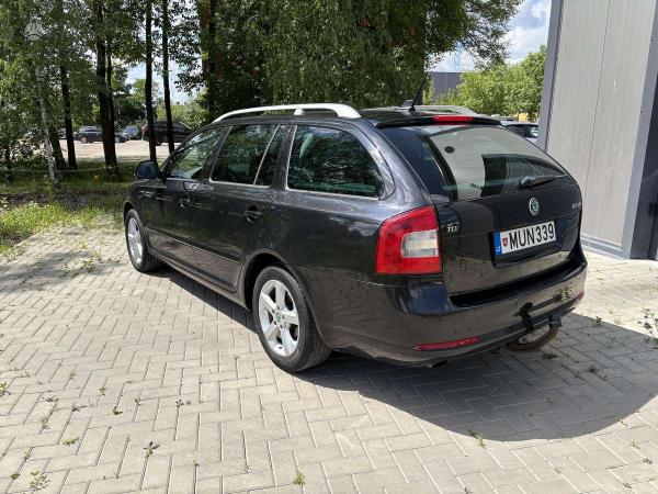 Черный Шкода Октавия 2012 в Каунас, объемом двигателя 1.60 л и пробегом 382 тыс. км за 4350 €, фото 2 на AUTOMOTO.COM.LV