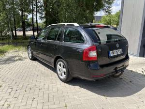 Black Skoda Octavia 2012 in Kaunas, with an engine capacity of 1.60 L and mileage of 382 thousand km for 4350 €, photo 3 on AUTOMOTO.COM.LV