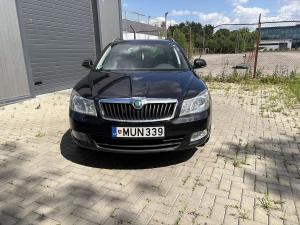 Black Skoda Octavia 2012 in Kaunas, with an engine capacity of 1.60 L and mileage of 382 thousand km for 4350 €, photo 6 on AUTOMOTO.COM.LV