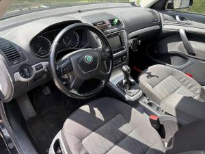 Black Skoda Octavia 2012 in Kaunas, with an engine capacity of 1.60 L and mileage of 382 thousand km for 4350 €, photo 9 on AUTOMOTO.COM.LV