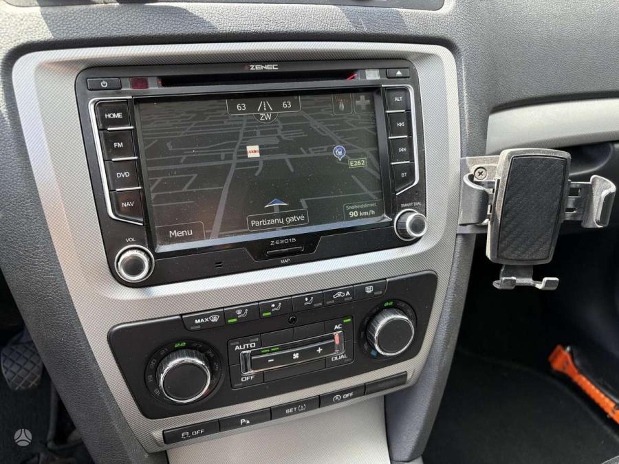 Black Skoda Octavia 2012 in Kaunas, with an engine capacity of 1.60 L and mileage of 382 thousand km for 4350 €, photo 14 on AUTOMOTO.COM.LV