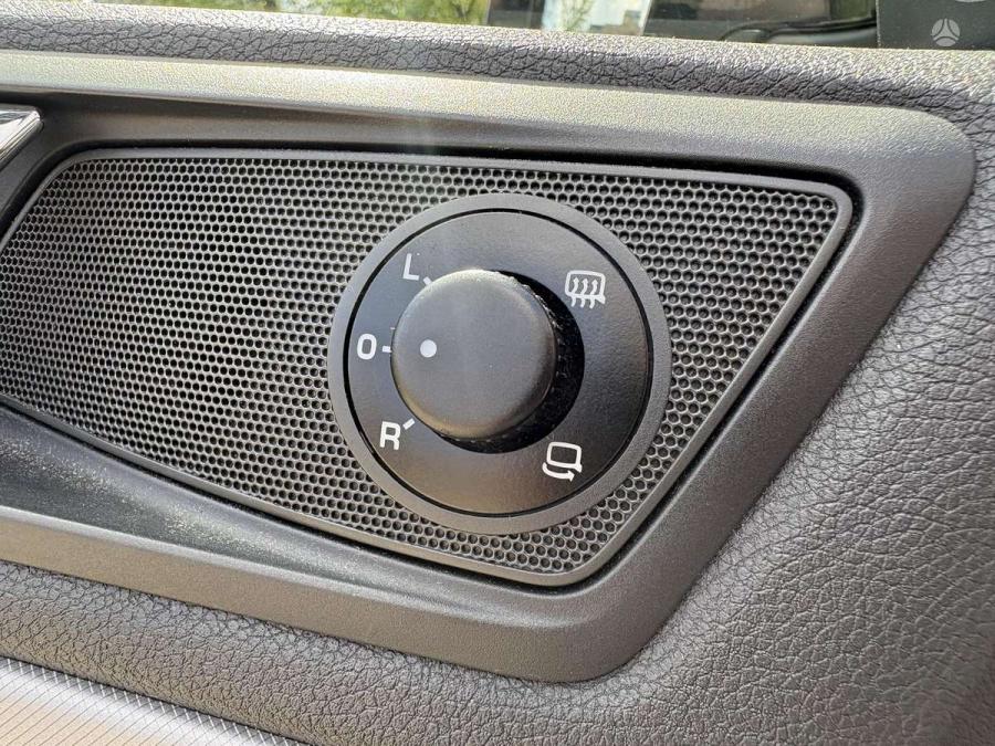 Black Skoda Octavia 2012 in Kaunas, with an engine capacity of 1.60 L and mileage of 382 thousand km for 4350 €, photo 16 on AUTOMOTO.COM.LV