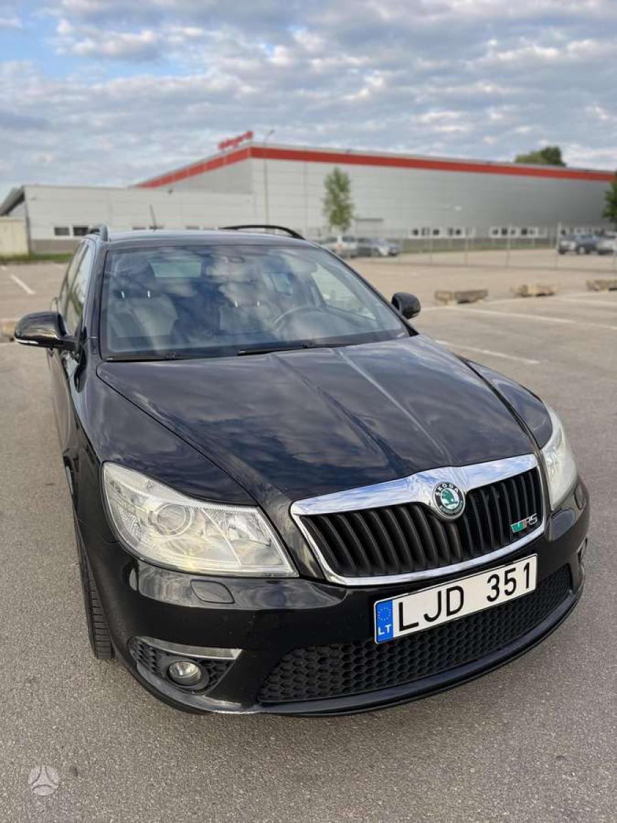 Black Skoda Octavia 2012 in Panevezys, with an engine capacity of 1.97 L and mileage of 320 thousand km for 4000 €, photo 4 on AUTOMOTO.COM.LV