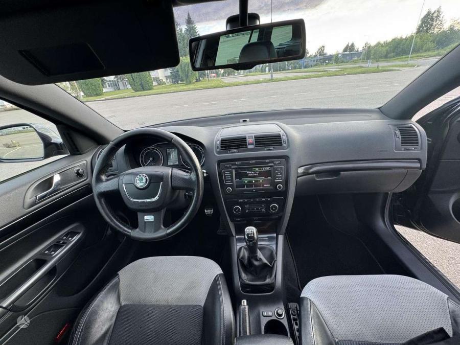 Black Skoda Octavia 2012 in Panevezys, with an engine capacity of 1.97 L and mileage of 320 thousand km for 4000 €, photo 11 on AUTOMOTO.COM.LV