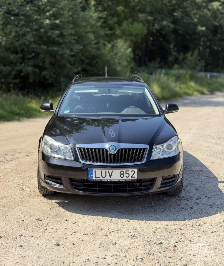 Black Skoda Octavia 2012 in Vilnius, with an engine capacity of 1.60 L and mileage of 282 thousand km for 2500 €, photo 1 on AUTOMOTO.COM.LV