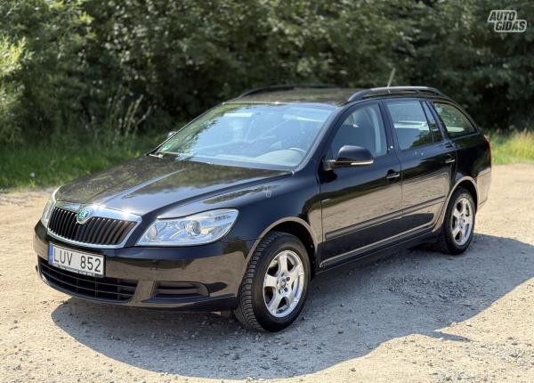 Black Skoda Octavia 2012 in Vilnius, with an engine capacity of 1.60 L and mileage of 282 thousand km for 2500 €, photo 2 on AUTOMOTO.COM.LV