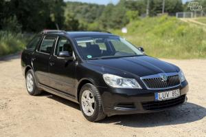 Black Skoda Octavia 2012 in Vilnius, with an engine capacity of 1.60 L and mileage of 282 thousand km for 2500 €, photo 4 on AUTOMOTO.COM.LV