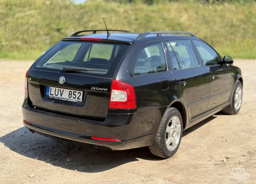 Black Skoda Octavia 2012 in Vilnius, with an engine capacity of 1.60 L and mileage of 282 thousand km for 2500 €, photo 5 on AUTOMOTO.COM.LV