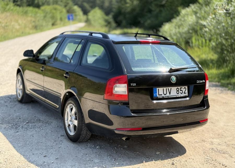Black Skoda Octavia 2012 in Vilnius, with an engine capacity of 1.60 L and mileage of 282 thousand km for 2500 €, photo 6 on AUTOMOTO.COM.LV