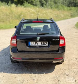 Black Skoda Octavia 2012 in Vilnius, with an engine capacity of 1.60 L and mileage of 282 thousand km for 2500 €, photo 8 on AUTOMOTO.COM.LV