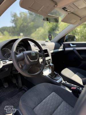 Black Skoda Octavia 2012 in Vilnius, with an engine capacity of 1.60 L and mileage of 282 thousand km for 2500 €, photo 10 on AUTOMOTO.COM.LV