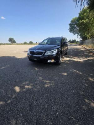 Melns Skoda Octavia 2012 Marijampole, ar dzinēja tilpumu 1.60 L un nobraukumu 260 tūkst. km par 3999 €, foto  vietnē AUTOMOTO.COM.LV