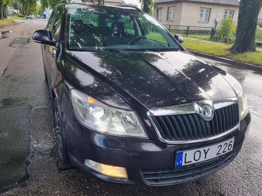 Melns Skoda Octavia 2012 Alīta, ar dzinēja tilpumu 2.00 L un nobraukumu 373 tūkst. km par 3650 €, foto 1 vietnē AUTOMOTO.COM.LV