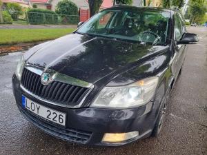 Melns Skoda Octavia 2012 Alīta, ar dzinēja tilpumu 2.00 L un nobraukumu 373 tūkst. km par 3650 €, foto 3 vietnē AUTOMOTO.COM.LV