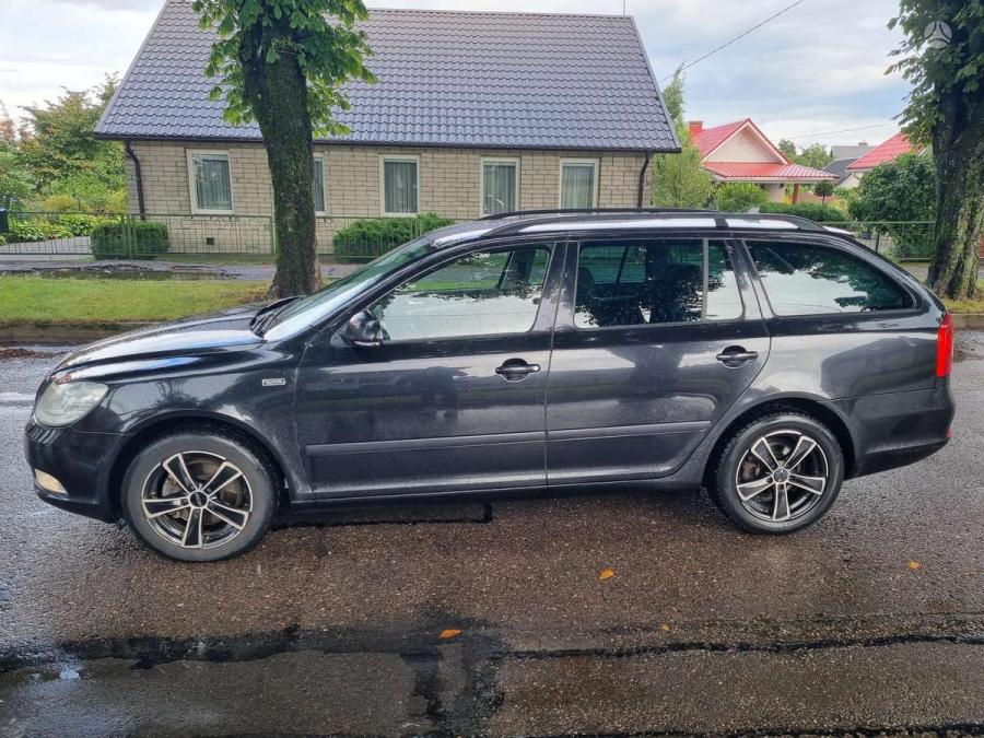 Melns Skoda Octavia 2012 Alīta, ar dzinēja tilpumu 2.00 L un nobraukumu 373 tūkst. km par 3650 €, foto 5 vietnē AUTOMOTO.COM.LV