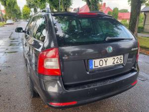 Melns Skoda Octavia 2012 Alīta, ar dzinēja tilpumu 2.00 L un nobraukumu 373 tūkst. km par 3650 €, foto 7 vietnē AUTOMOTO.COM.LV