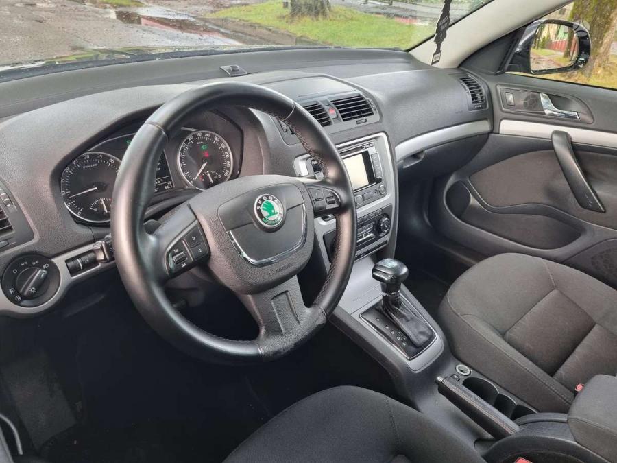 Melns Skoda Octavia 2012 Alīta, ar dzinēja tilpumu 2.00 L un nobraukumu 373 tūkst. km par 3650 €, foto 9 vietnē AUTOMOTO.COM.LV