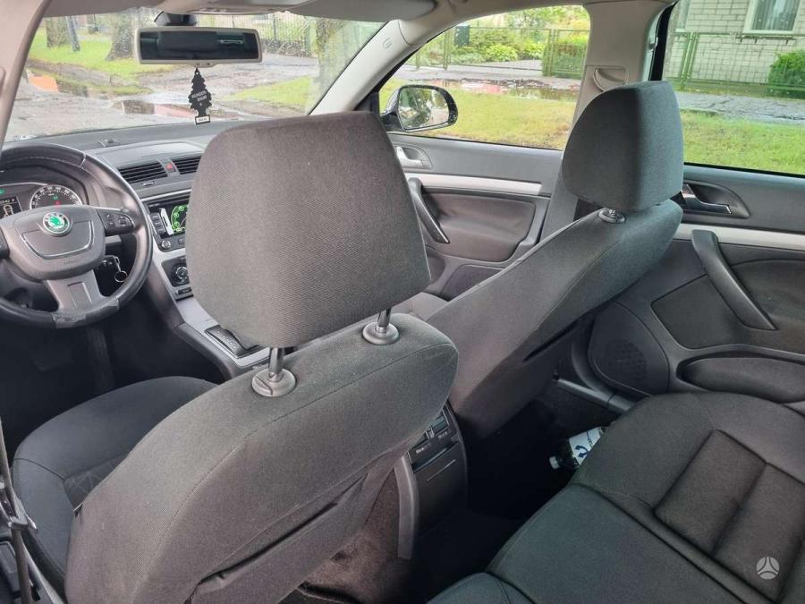 Melns Skoda Octavia 2012 Alīta, ar dzinēja tilpumu 2.00 L un nobraukumu 373 tūkst. km par 3650 €, foto 10 vietnē AUTOMOTO.COM.LV