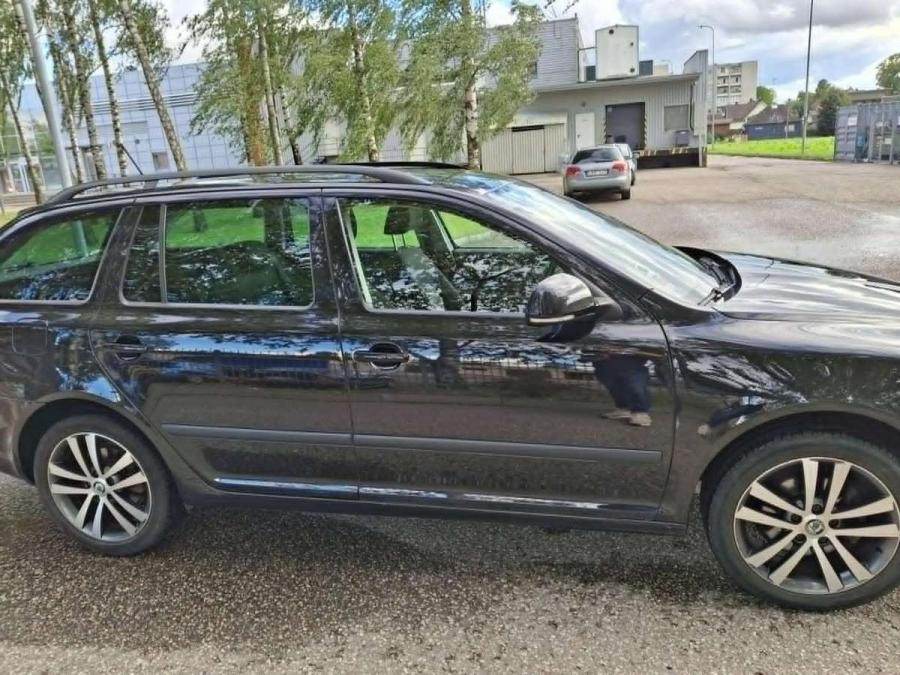 Black Skoda Octavia 2012 in Kaunas, with an engine capacity of 1.97 L and mileage of 201 thousand km for 5000 €, photo 4 on AUTOMOTO.COM.LV