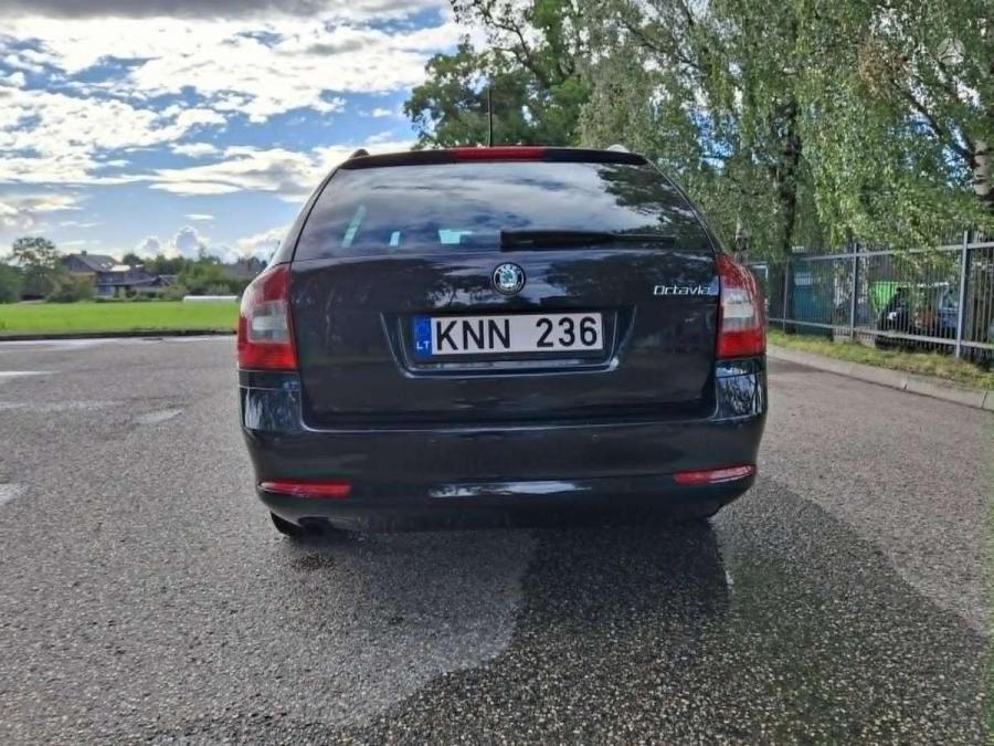 Black Skoda Octavia 2012 in Kaunas, with an engine capacity of 1.97 L and mileage of 201 thousand km for 5000 €, photo 6 on AUTOMOTO.COM.LV