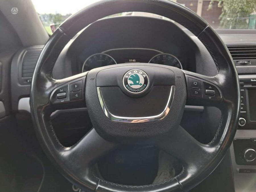 Black Skoda Octavia 2012 in Kaunas, with an engine capacity of 1.97 L and mileage of 201 thousand km for 5000 €, photo 10 on AUTOMOTO.COM.LV