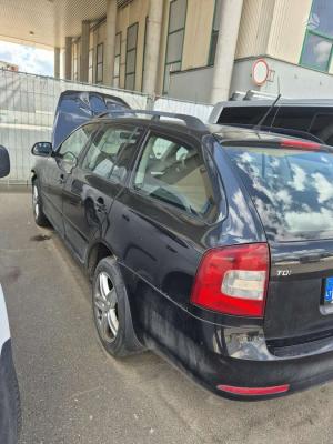 Черный Шкода Октавия 2012 в Вильнюс, объемом двигателя 2.01 л и пробегом 191 тыс. км за 550 €, фото 4 на AUTOMOTO.COM.LV