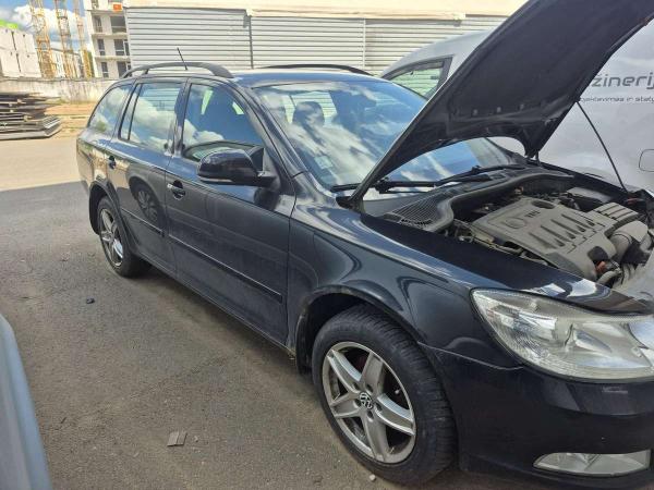 Black Skoda Octavia 2012 in Vilnius, with an engine capacity of 2.01 L and mileage of 191 thousand km for 550 €, photo 5 on AUTOMOTO.COM.LV
