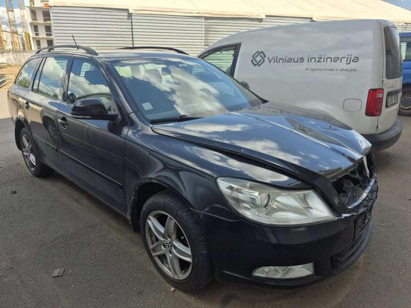 Black Skoda Octavia 2012 in Vilnius, with an engine capacity of 2.01 L and mileage of 191 thousand km for 550 €, photo 6 on AUTOMOTO.COM.LV