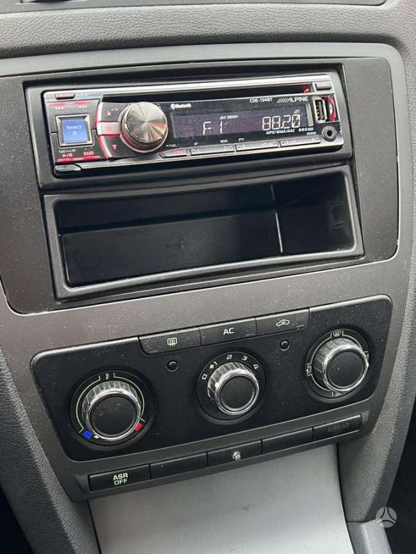 Melns Skoda Octavia 2012 Viļņa, ar dzinēja tilpumu 1.60 L un nobraukumu 408 tūkst. km par 1750 €, foto 11 vietnē AUTOMOTO.COM.LV