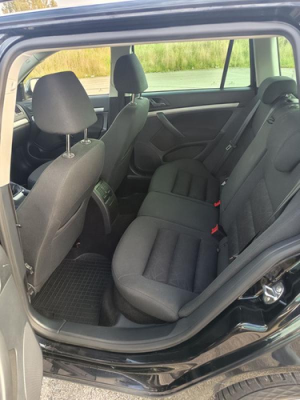 Black Skoda Octavia 2012 in Narva, with an engine capacity of 1.60 L and mileage of 261 thousand km for 5900 €, photo 7 on AUTOMOTO.COM.LV