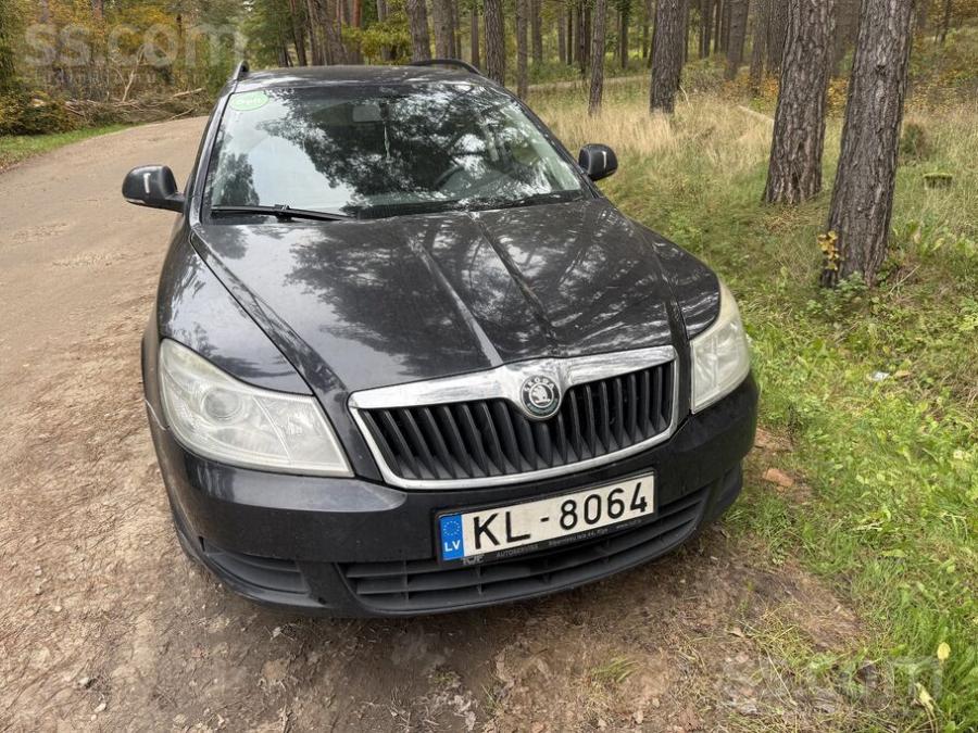 Melns Skoda Octavia 2012 Rīga, ar dzinēja tilpumu 1.60 L un nobraukumu 400 tūkst. km par 1100 €, foto 4 vietnē AUTOMOTO.COM.LV