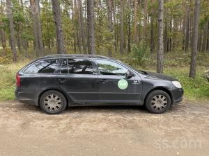 Melns Skoda Octavia 2012 Rīga, ar dzinēja tilpumu 1.60 L un nobraukumu 400 tūkst. km par 1100 €, foto 5 vietnē AUTOMOTO.COM.LV